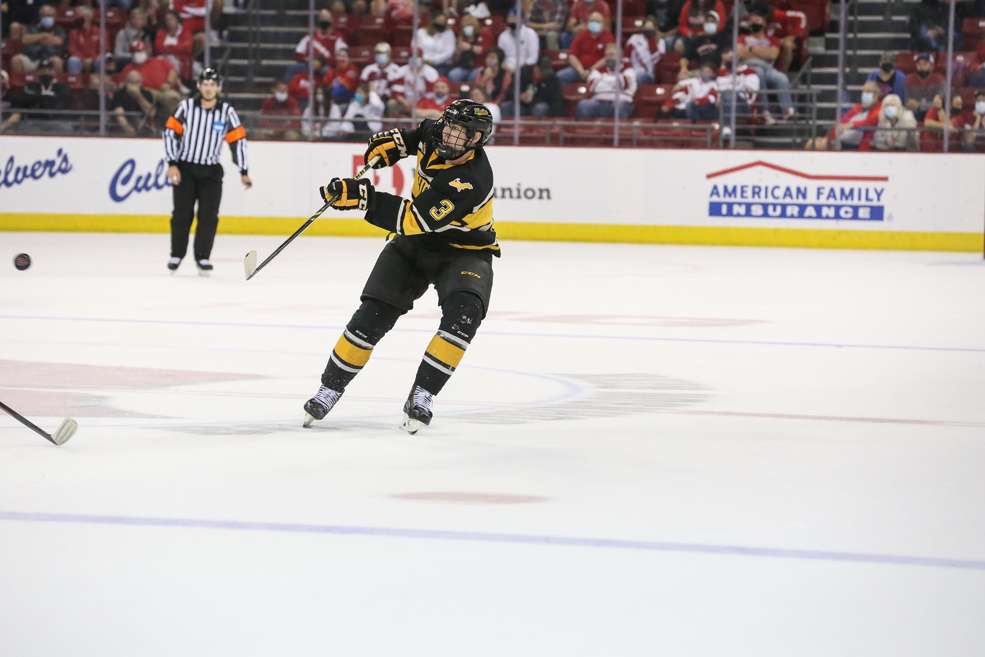 Tyrell Buckley - 2021-22 Michigan Tech Huskies Men's Ice Hockey - CCHA