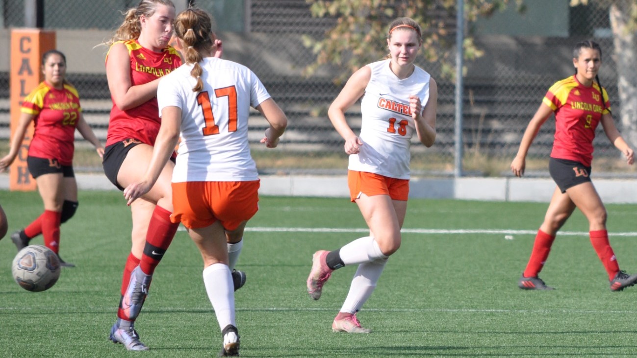 Women's Soccer Drops Close One to CMS - California Institute of Technology