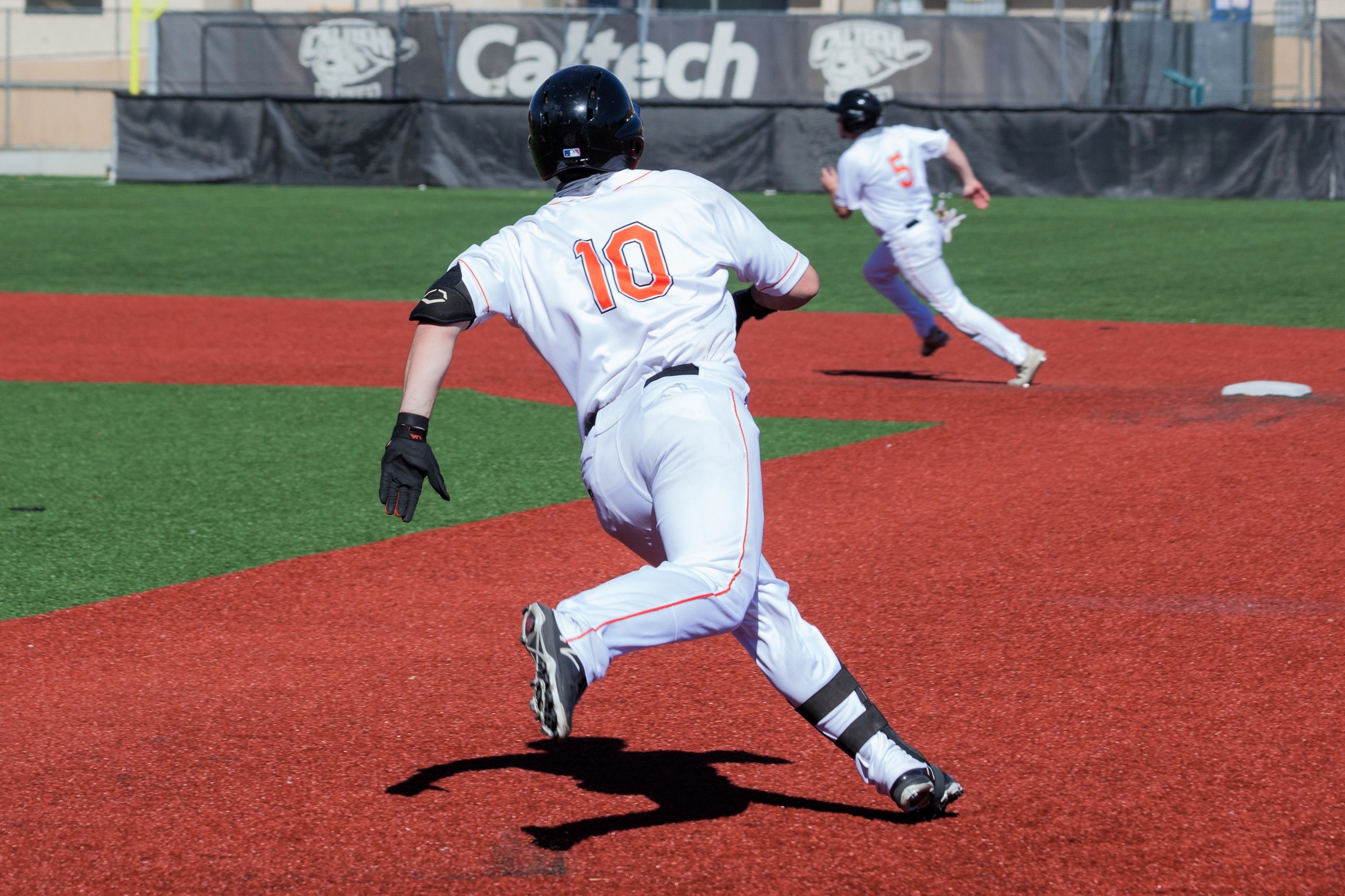 Baseball Takes On CMS In Twinbill - California Institute of Technology
