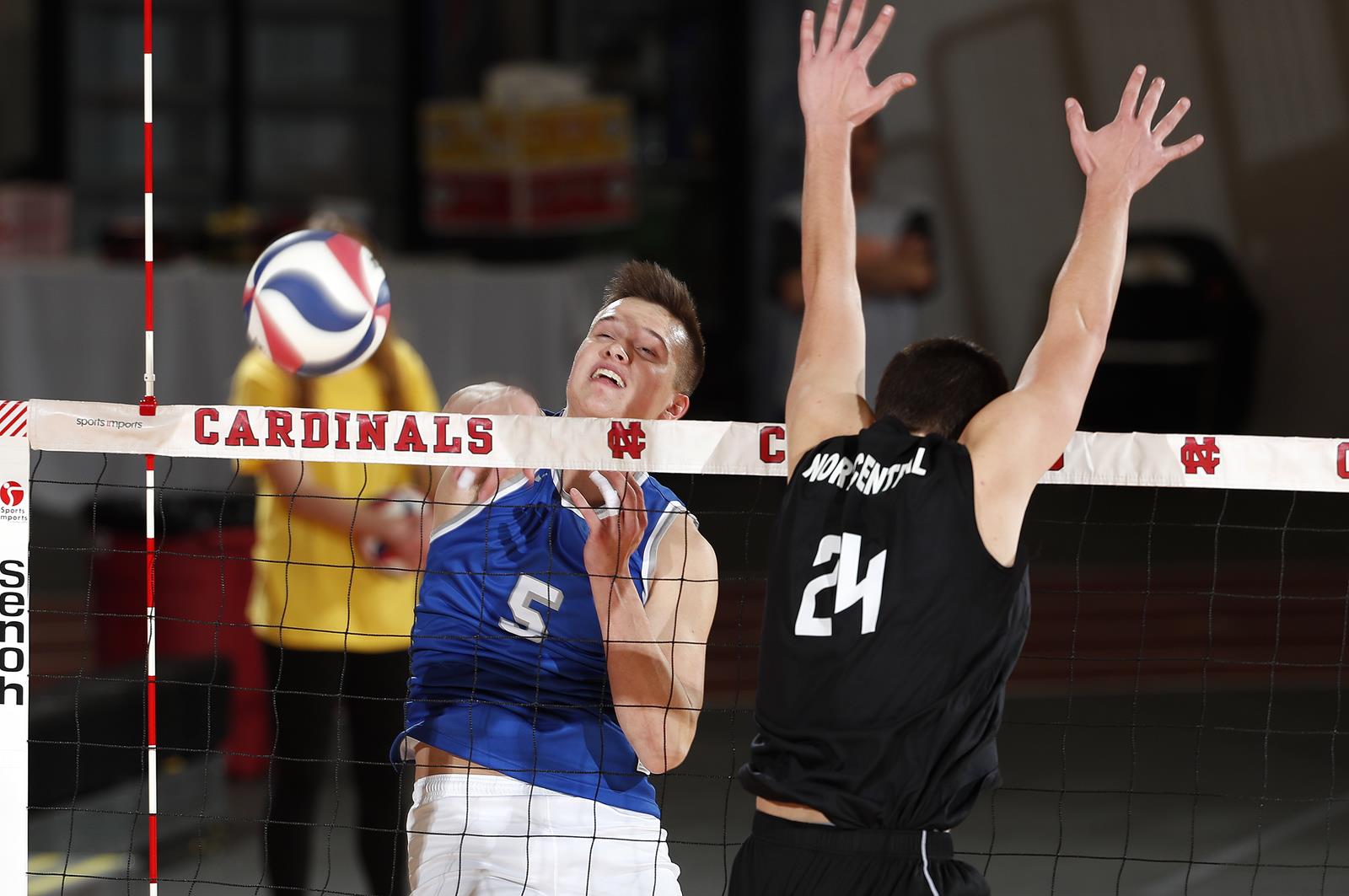 Men's volleyball serves for the first time - Aurora University Athletics