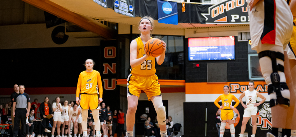 Ressler's Free Throws Gives Women's Basketball One Point Victory Over ...