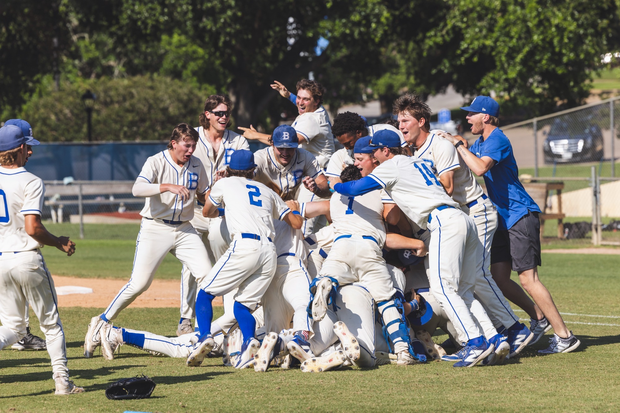 No. 8 Buccaneers book return trip to World Series with decisive rout of ...