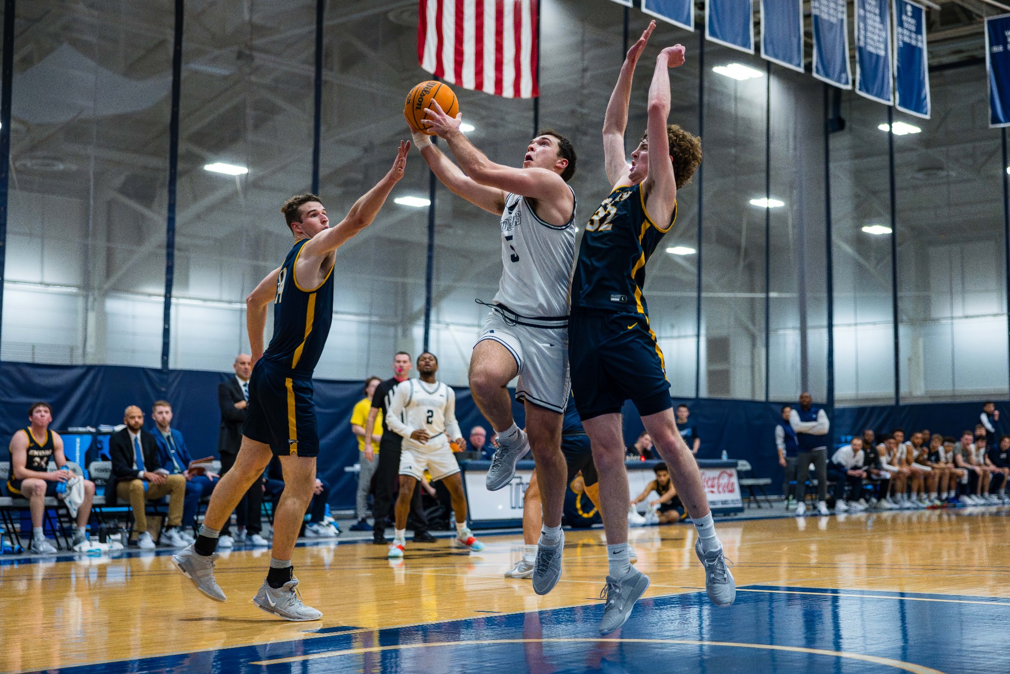 3-pointers lift #10 CWRU past men, 78-70 - Brandeis University