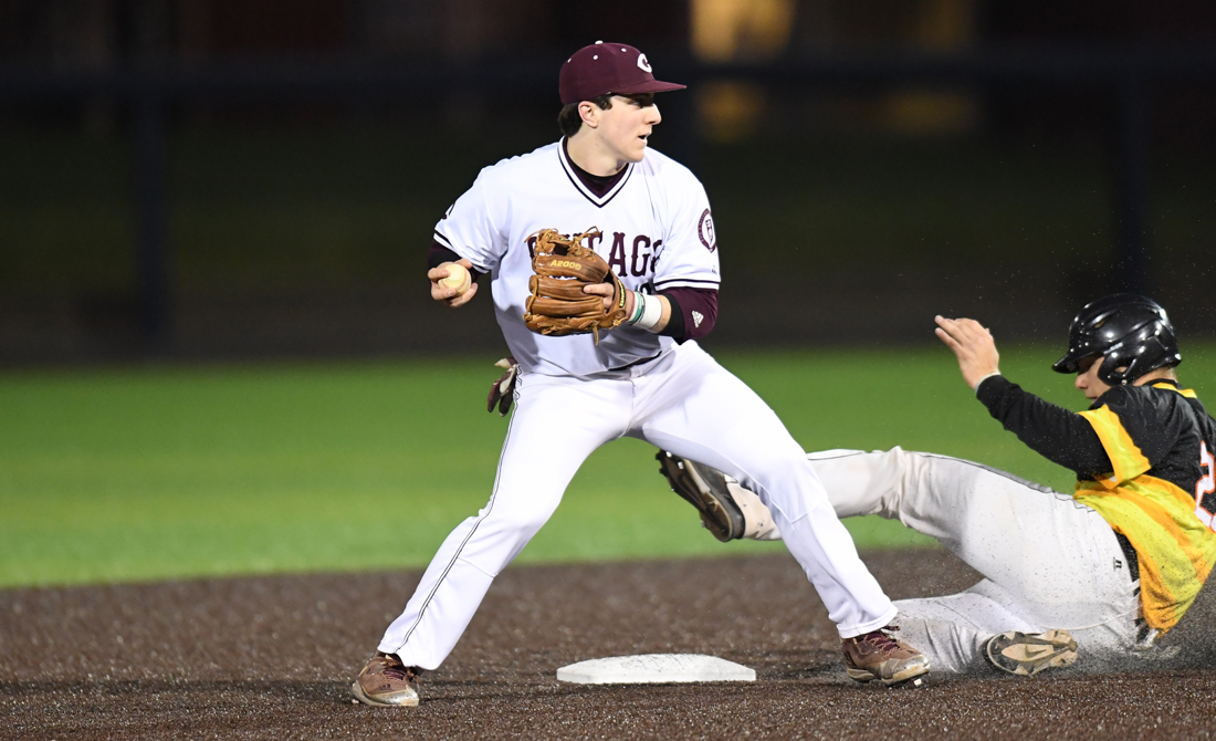 UChicago baseball drops 4-2 decision to Grinnell - University of Chicago