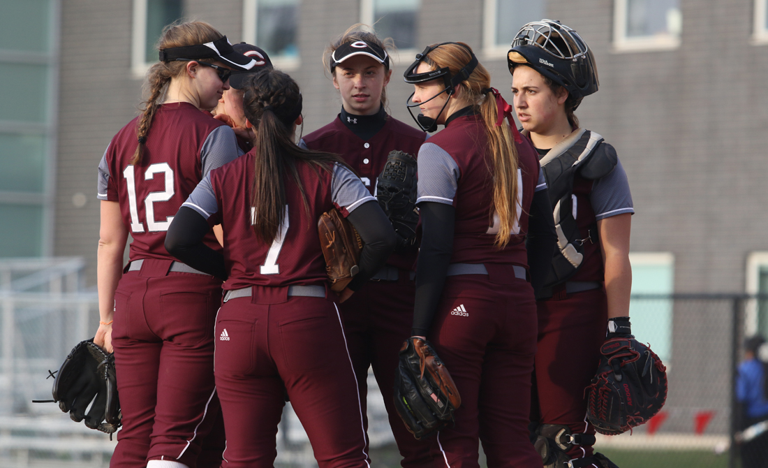 Maroon Softball Falls Twice to Case Western Reserve - University of Chicago