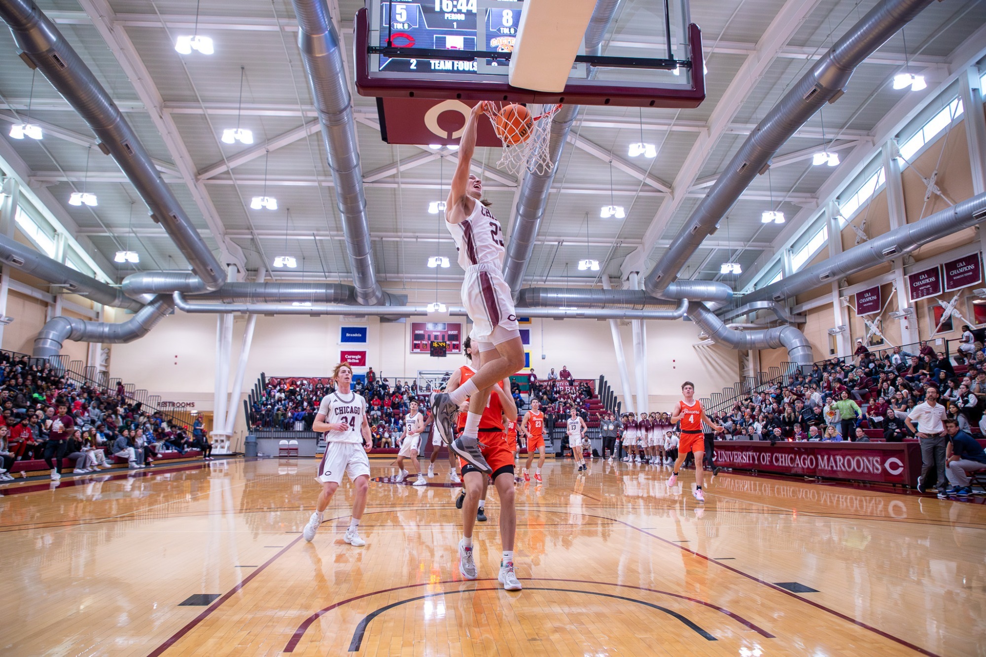 Men's Basketball Sweeps Midway Classic - University of Chicago