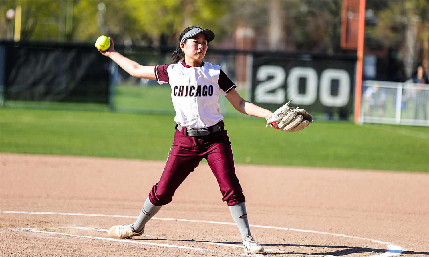 Softball Sweeps St. Mary's for Fourth-Straight Win - University of Chicago