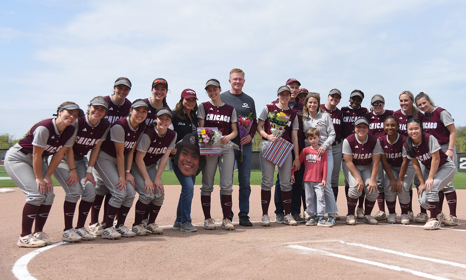 Softball Sweeps Mount Mary on Senior Day - University of Chicago