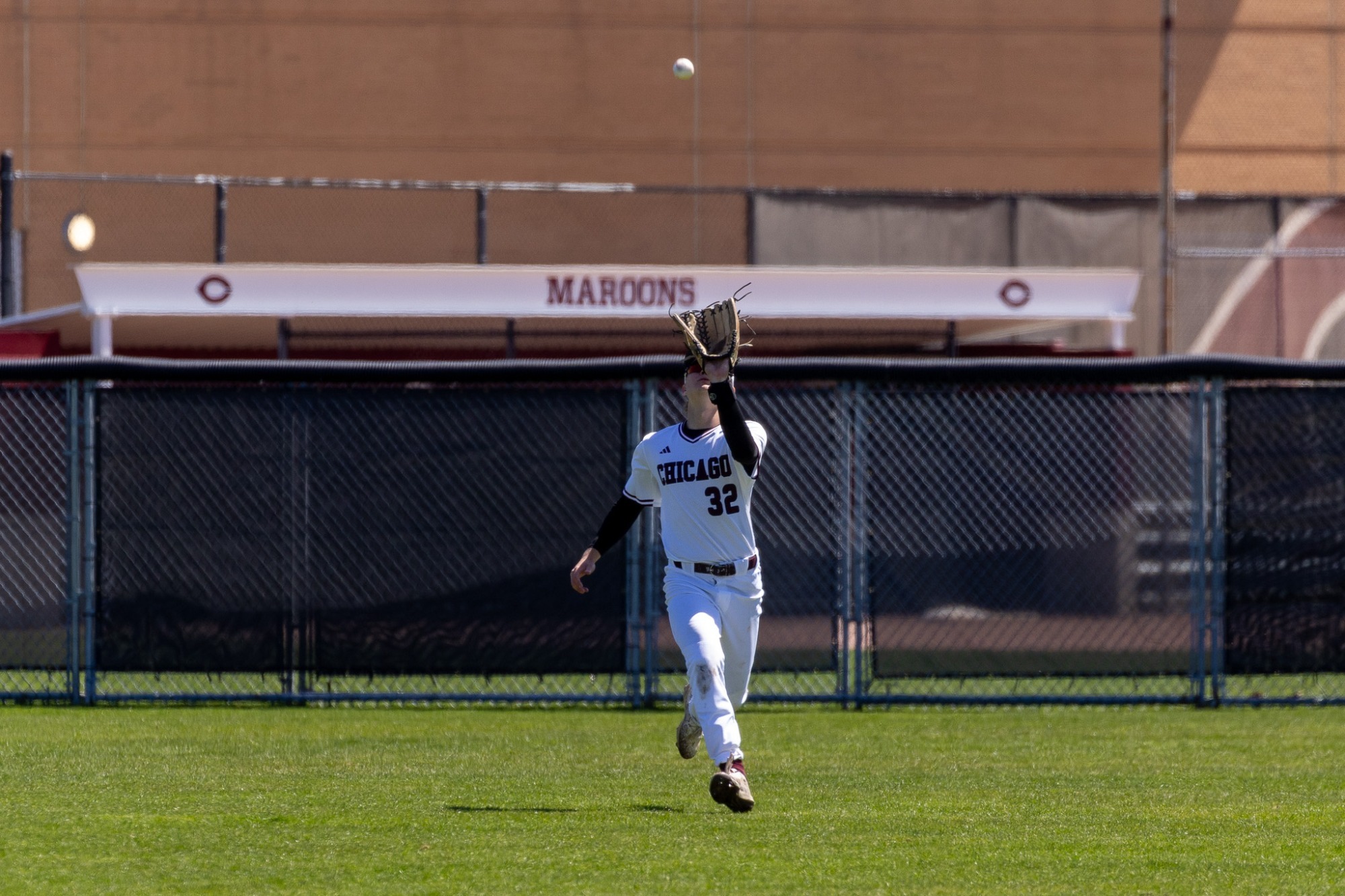 Baseball Splits To Start Series With Grinnell - University of Chicago