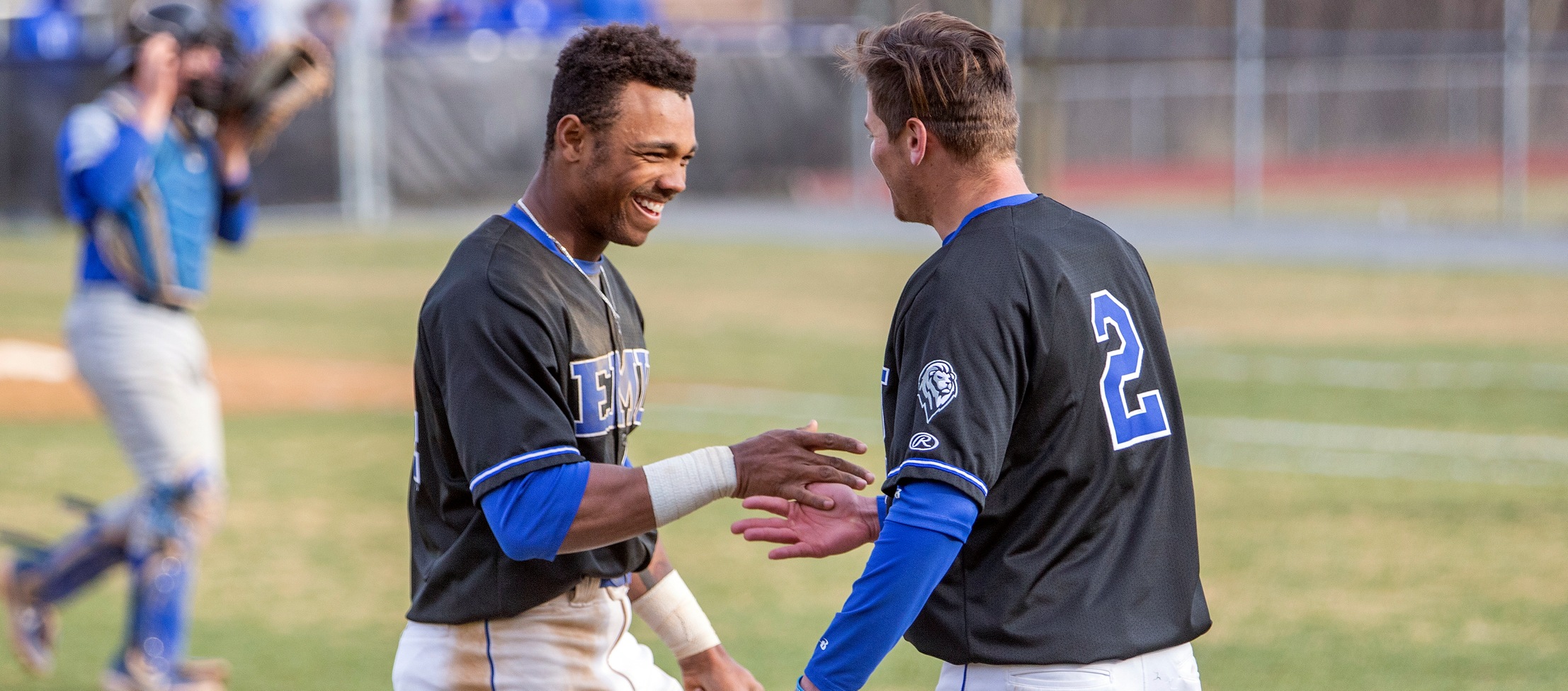 Royals Explode For Seven Runs Eighth To Edge Past W&L - Eastern Mennonite University
