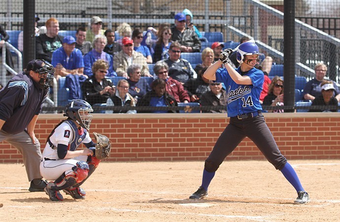 Reynae Hutchinson - Softball - Eastern Illinois University Athletics