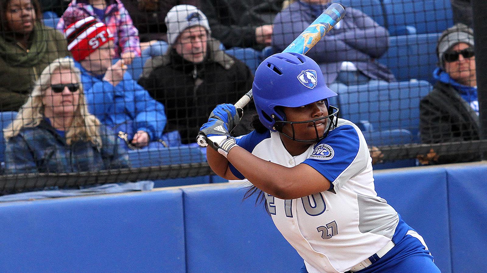 Mia Davis - Softball - Eastern Illinois University Athletics