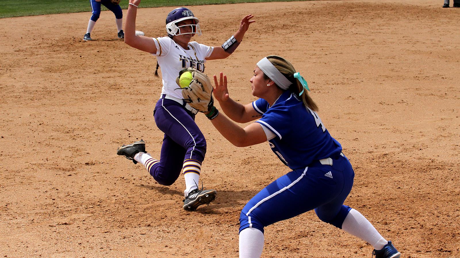 Maria DeVito - Softball - Eastern Illinois University Athletics