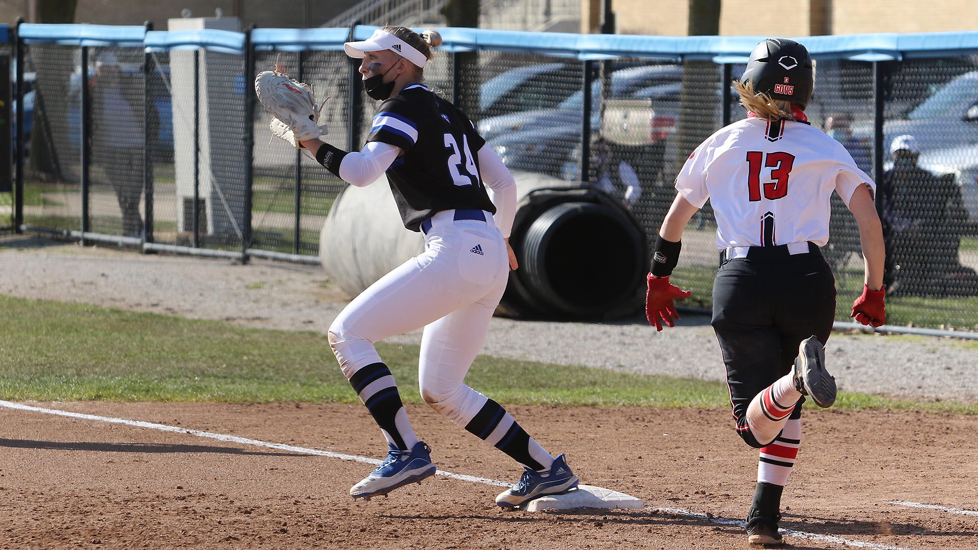 Softball Bounces Back For 5-3 Win - Eastern Illinois University Athletics