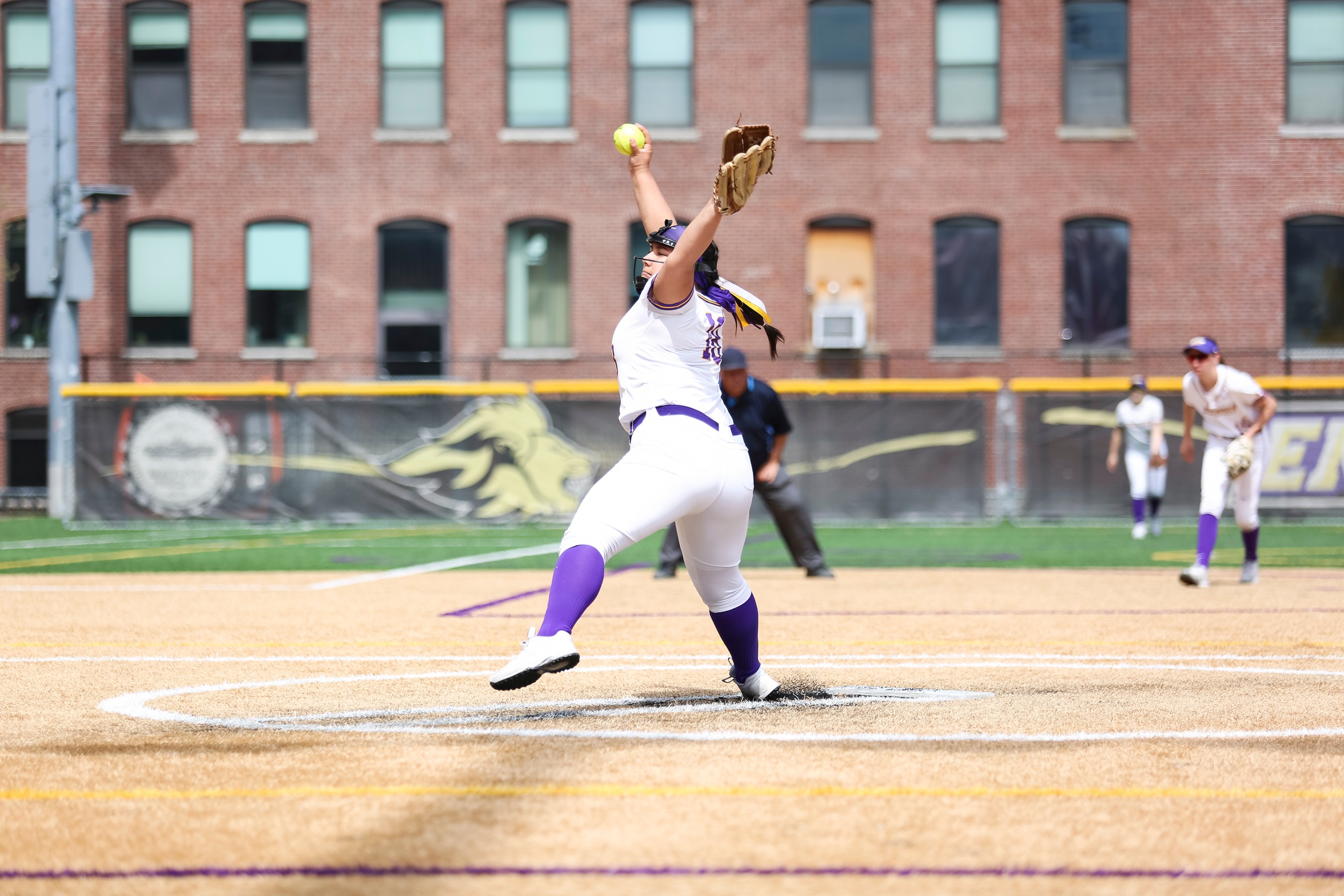 Softball Splits Doubleheader with Clark - Emerson College