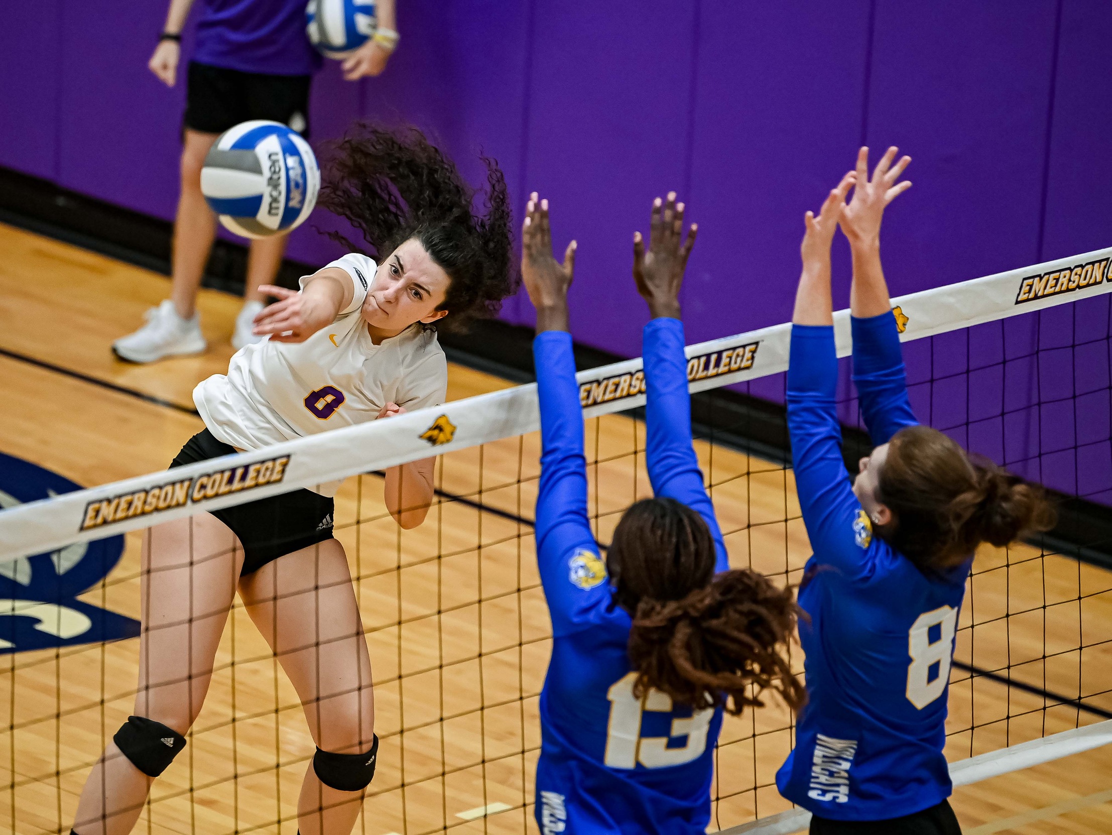 Women's Volleyball Splits with Marymount and No. 11 NYU - Emerson College