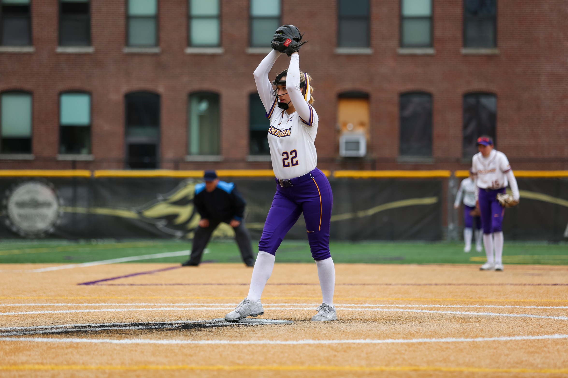 Softball Loses Two to Coast Guard - Emerson College