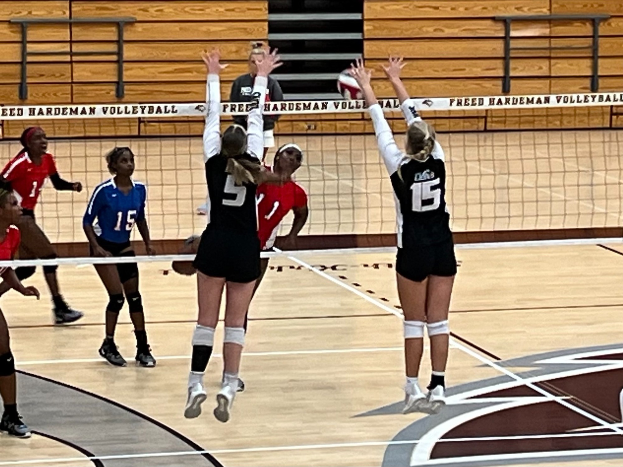 FHU stuffs their way to four-set win - Freed-Hardeman University
