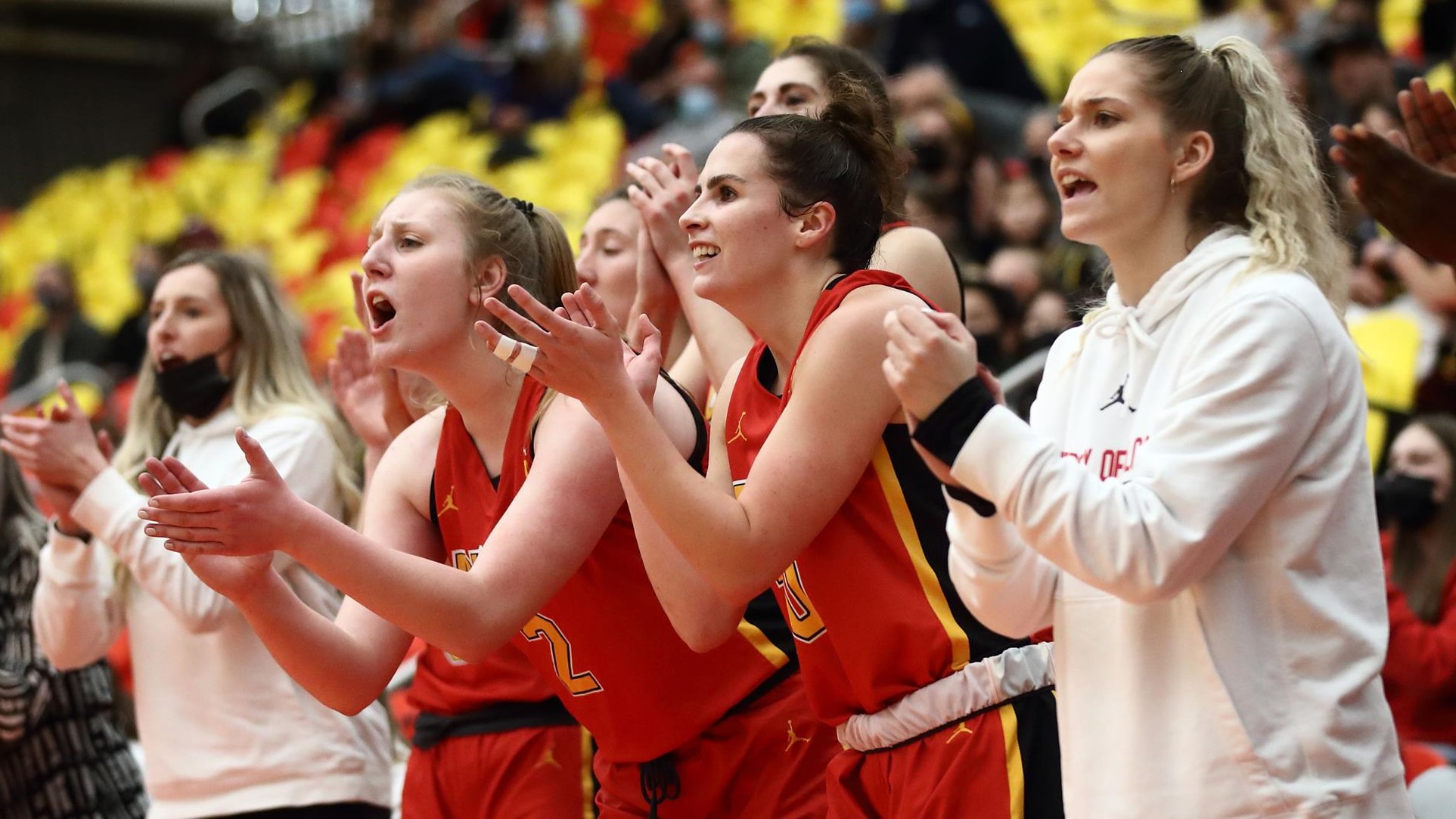 Team effort pushes Dinos to big win - University of Calgary Athletics