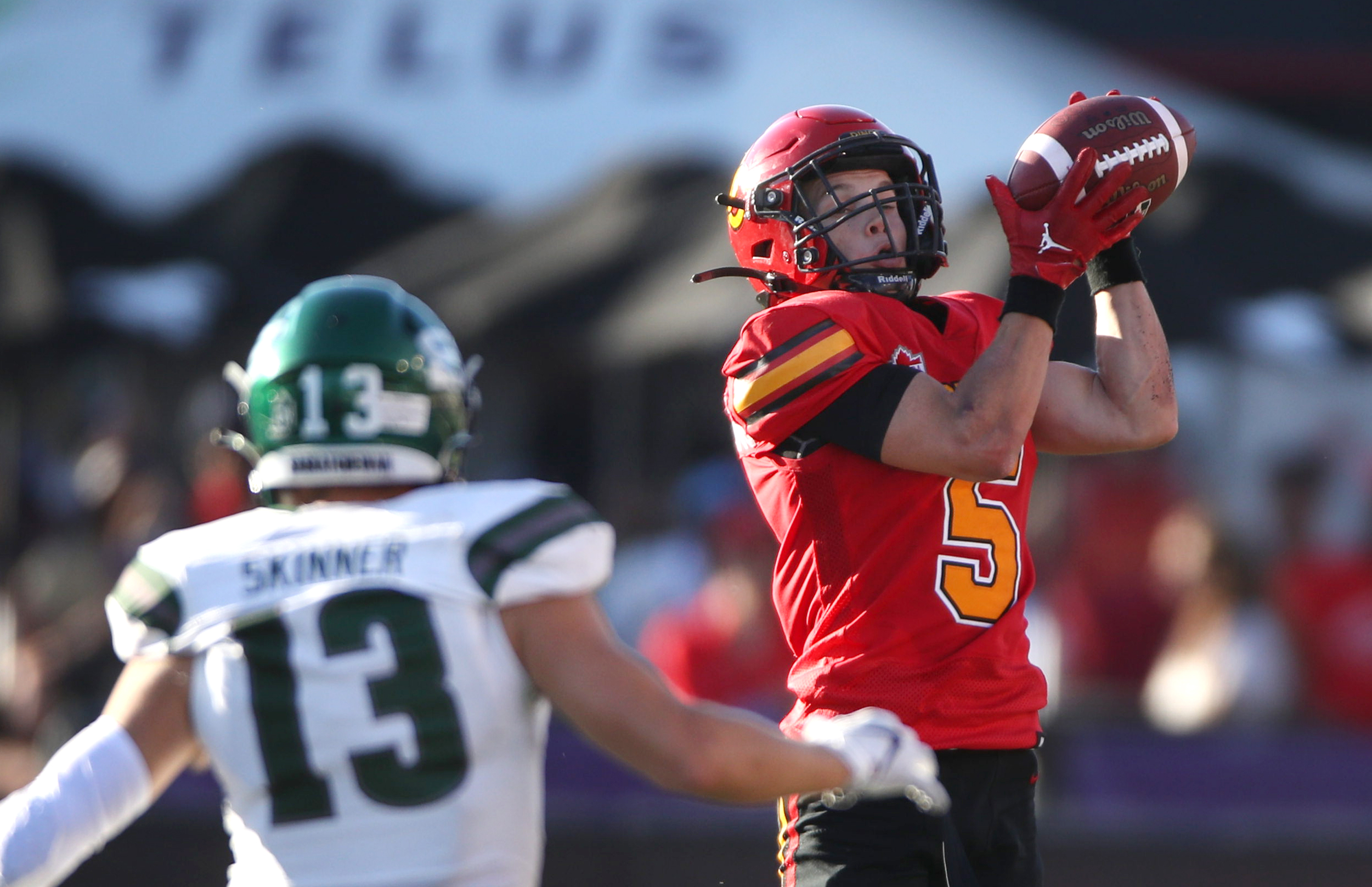 Huskies power past young Dinos - University of Calgary Athletics