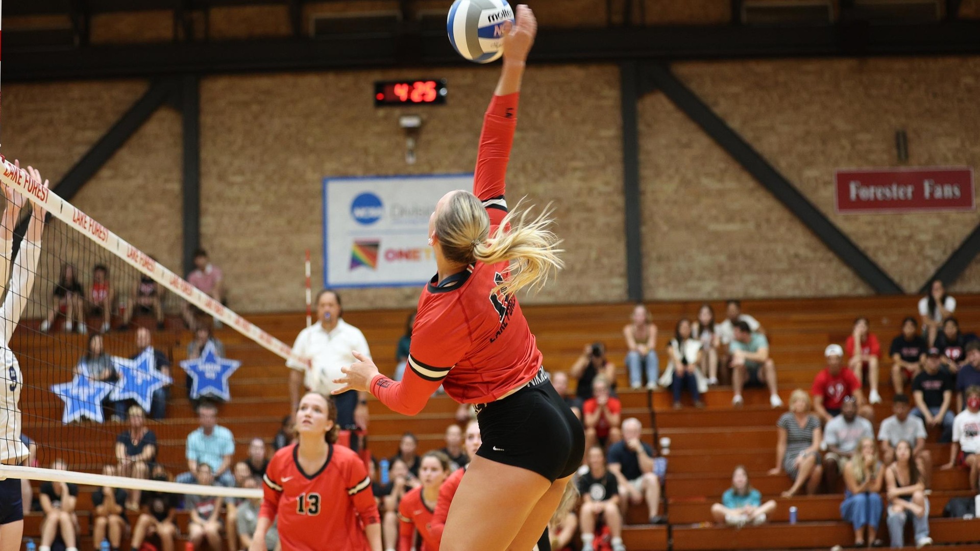 Foresters Split Matches on Day One at Oshkosh - Lake Forest College
