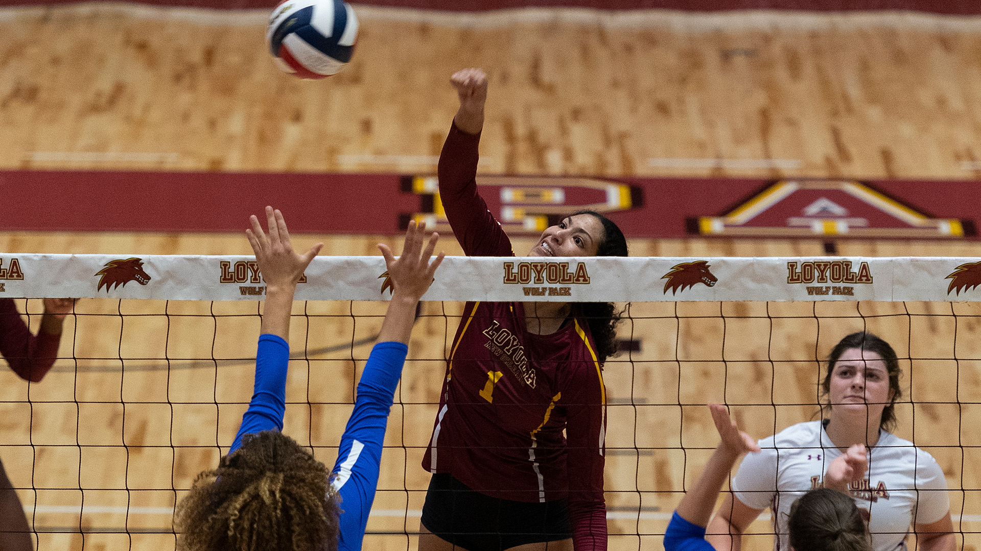 Loyola begins SSAC Championship with a sweep - Loyola University New Orleans