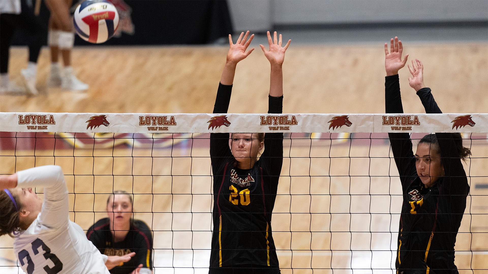 Volleyball starts SSAC Championship 2-0 - Loyola University New Orleans