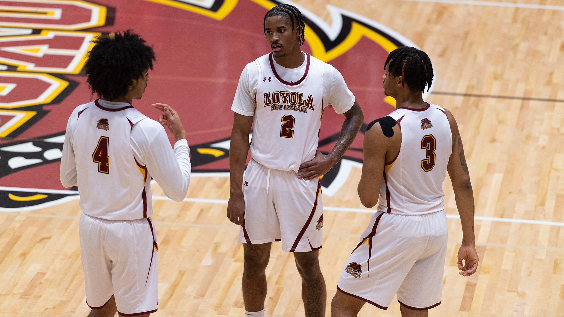 Men’s basketball suffers first SSAC loss Saturday - Loyola University ...
