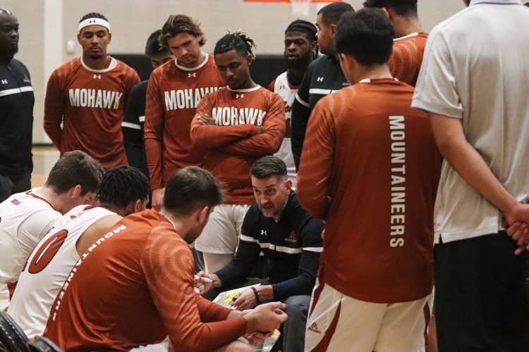 Mountaineers win nail-biter over Knights to begin season - Mohawk College