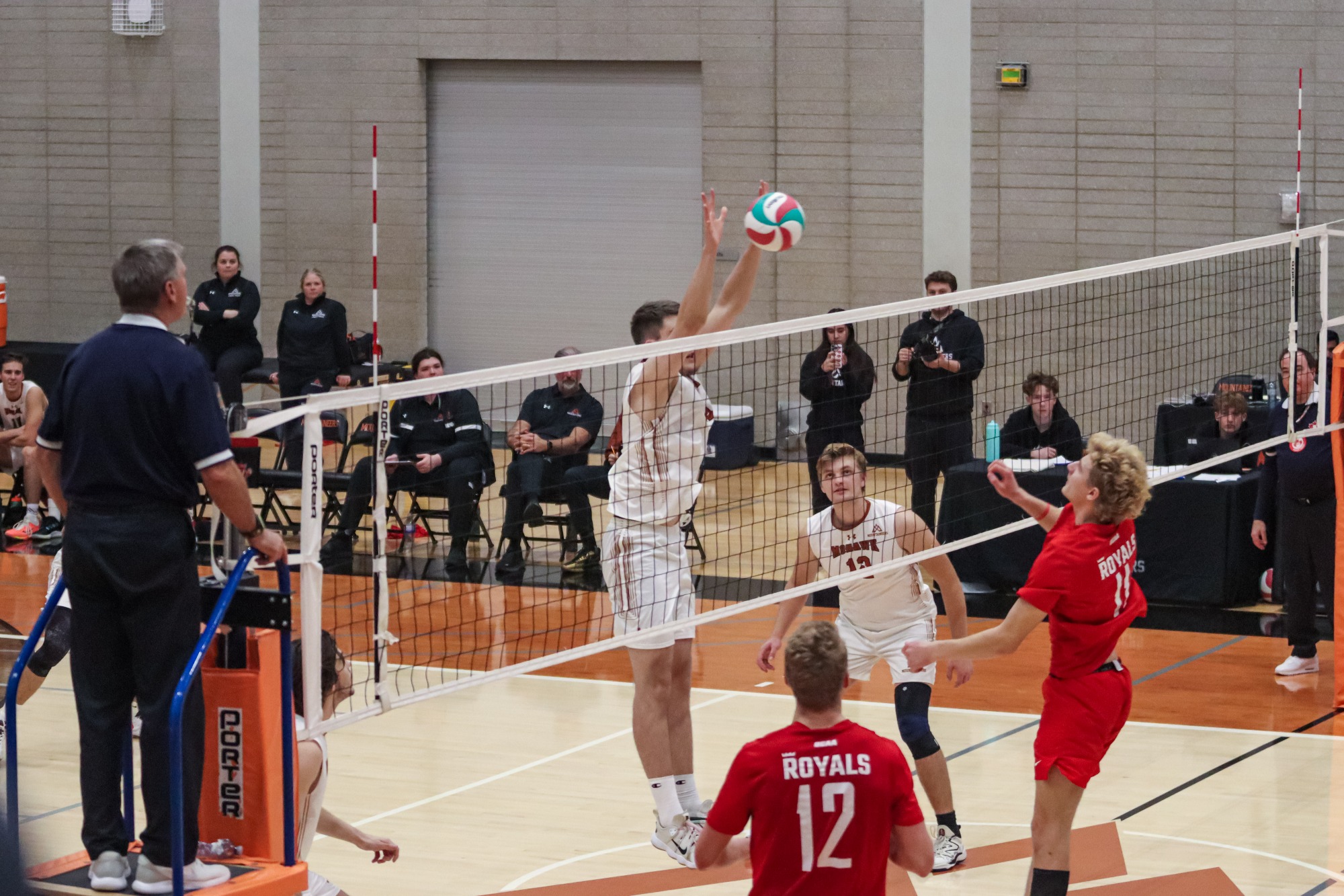Mountaineers storm back for five set victory - Mohawk College