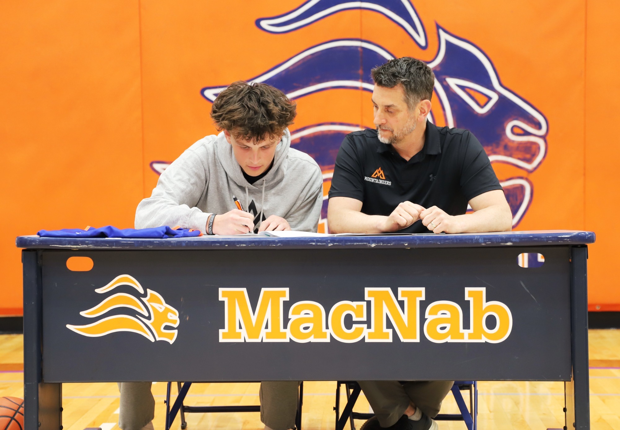 Men’s Basketball adds 6’5 wing Paul Omofoma from Calgary - Mohawk College