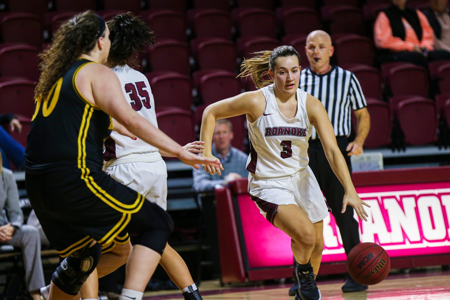 Late Surge Carries Maroons - Roanoke College