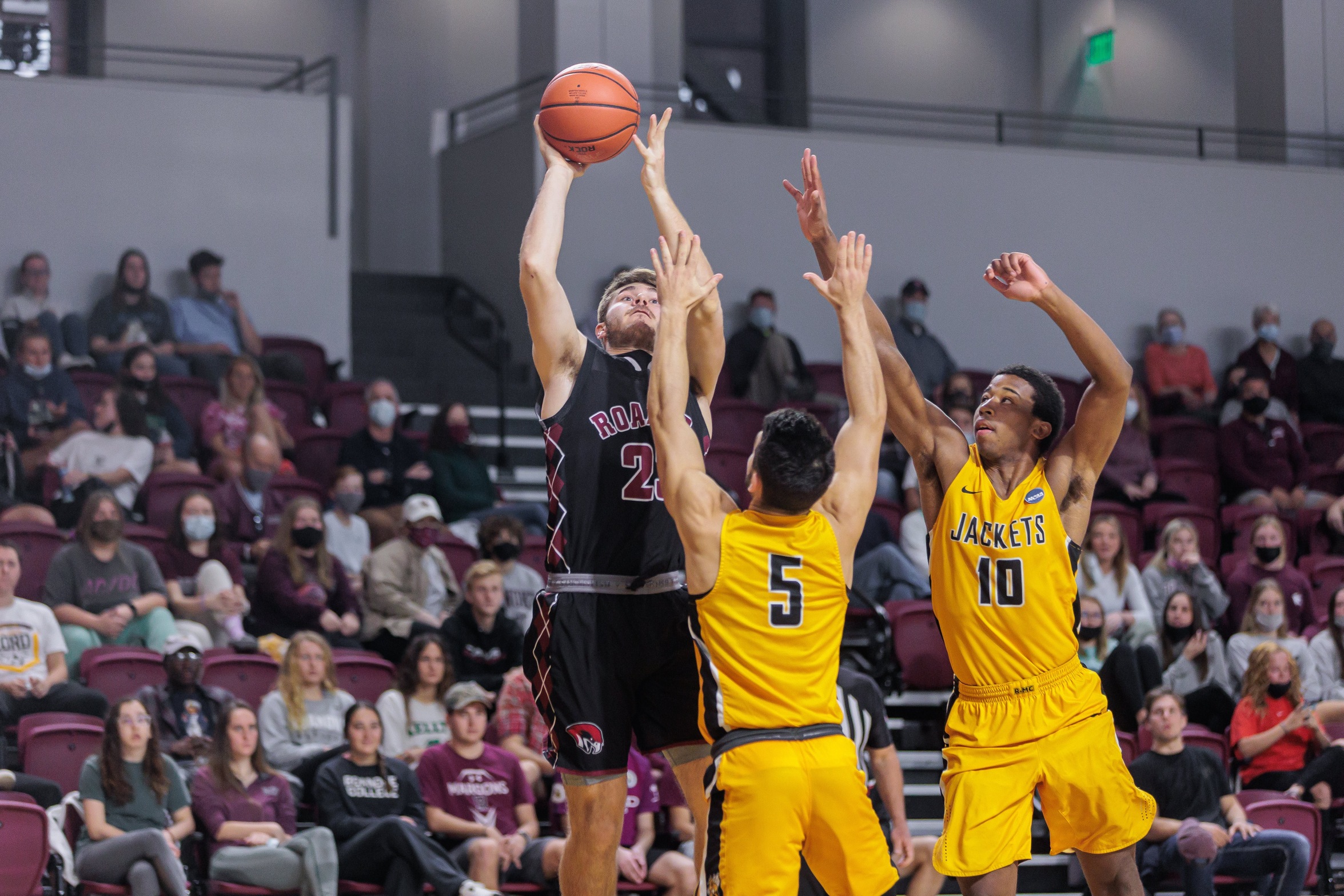 Maroons Open Season With Convincing Win - Roanoke College