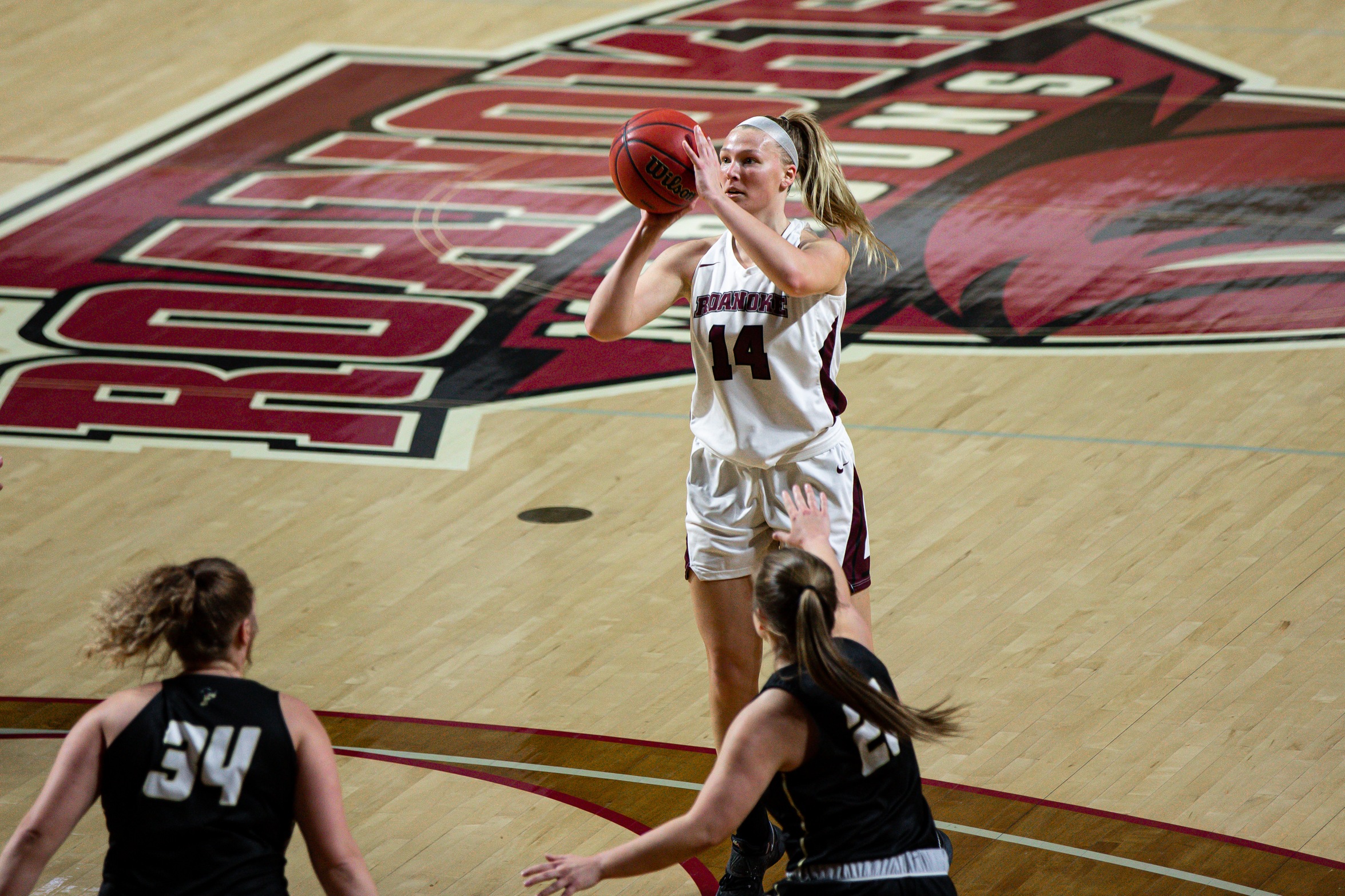 Maroons Win Big In Season Debut - Roanoke College