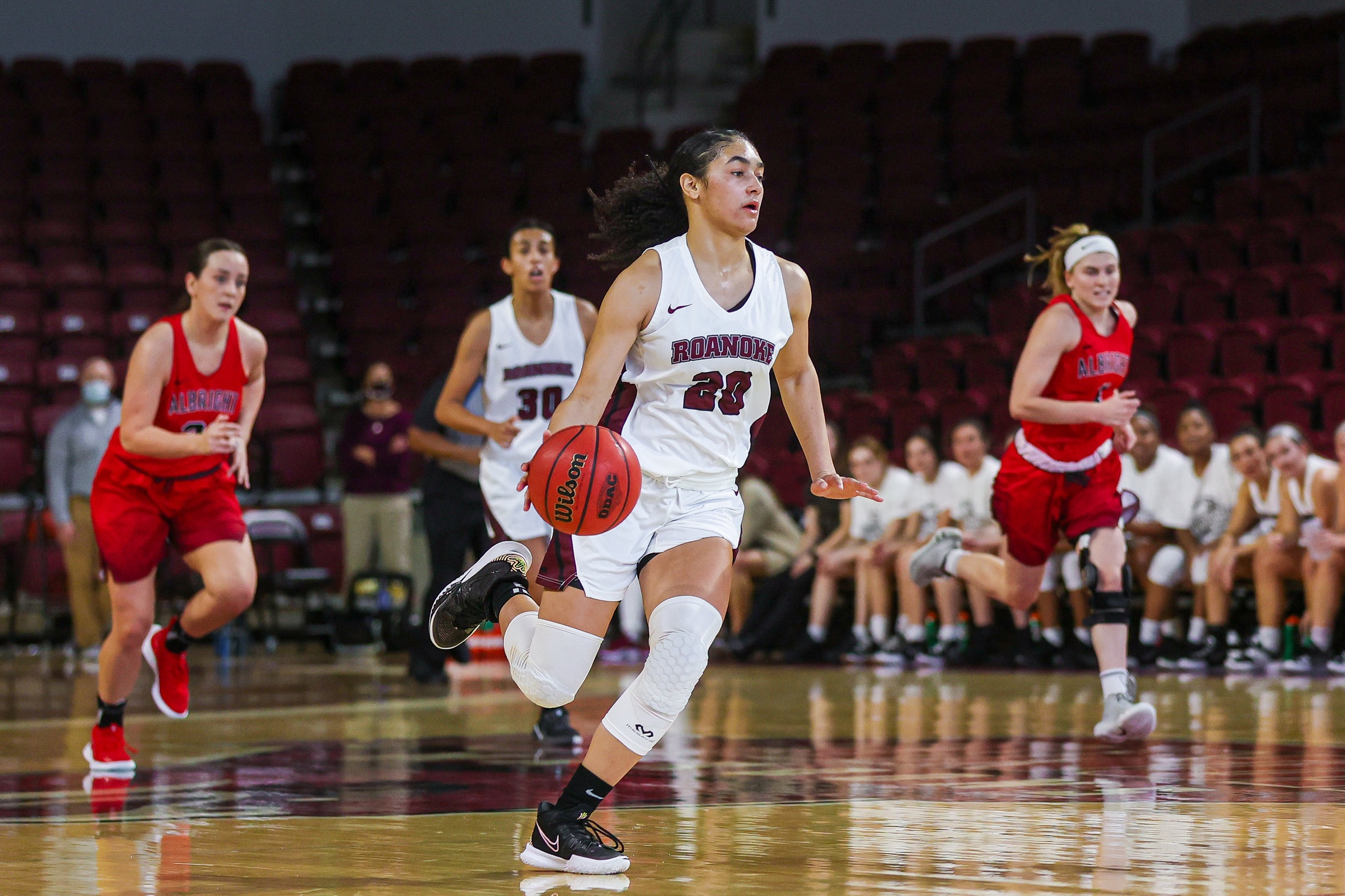 Maroons Move To 5-0 - Roanoke College