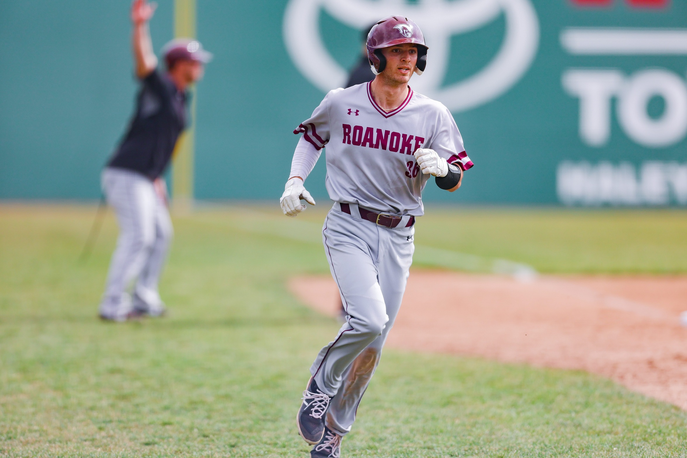 24 Hits Push Maroons Past Lynchburg - Roanoke College