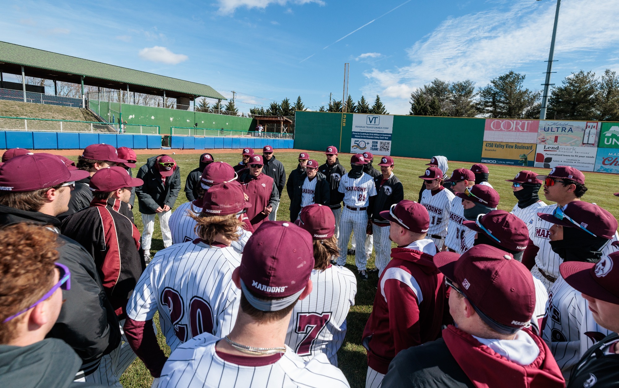 Roanoke Baseball breezes to 9-1 win over William Peace - Roanoke College