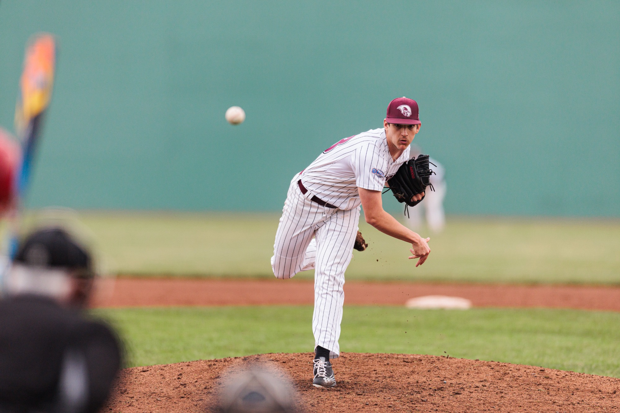 Maroon Baseball sweeps Hampden-Sydney to remain in first place ...