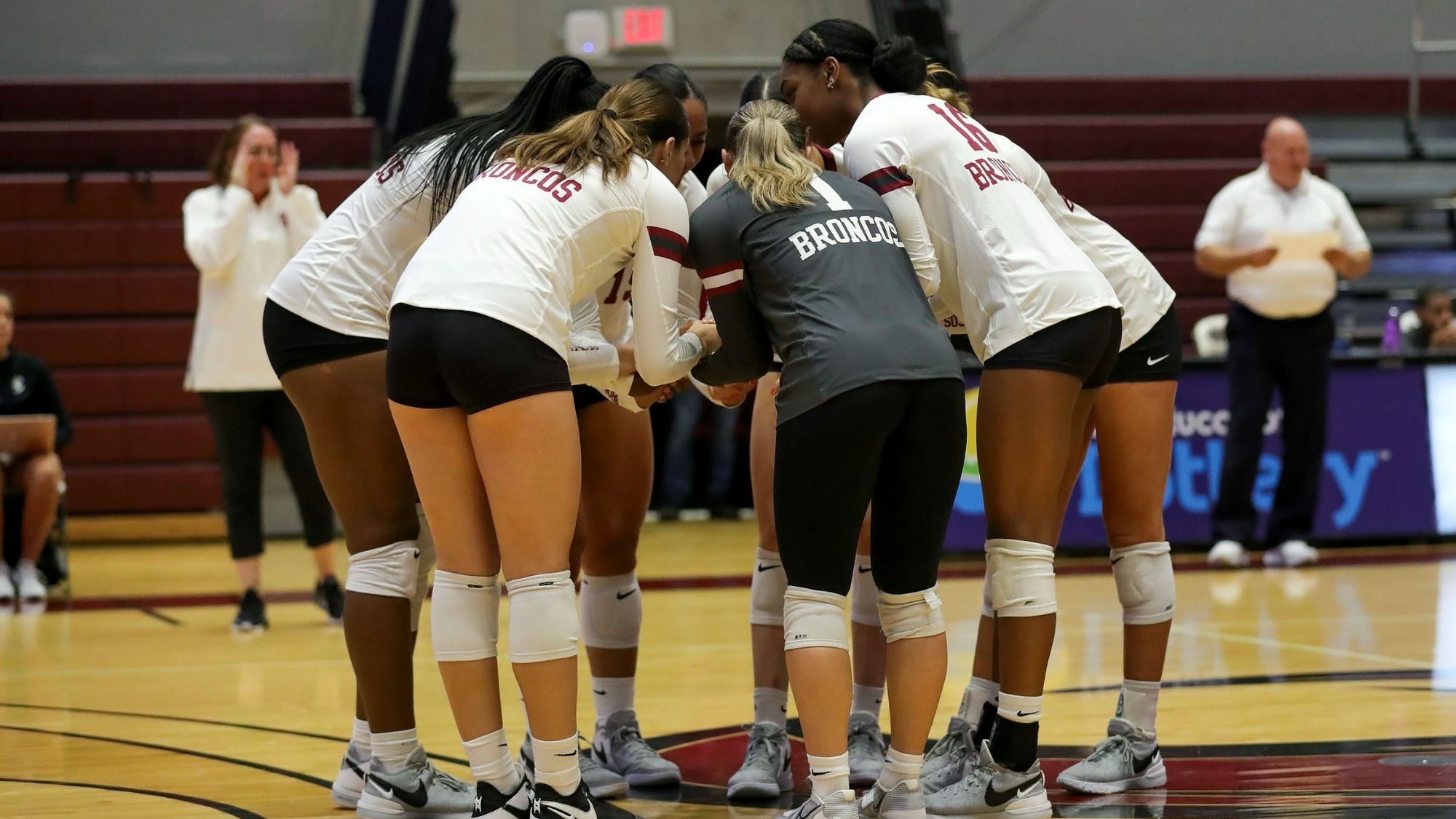 Volleyball Wraps Up Road Trip at Duke - Santa Clara University