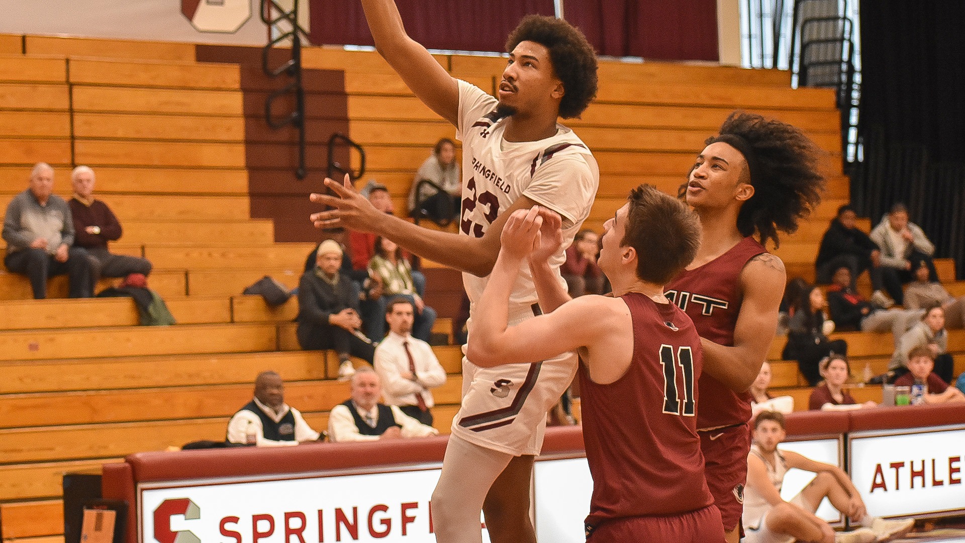 Men's Basketball Splits Series With MIT Following 80-69 Win on Saturday ...