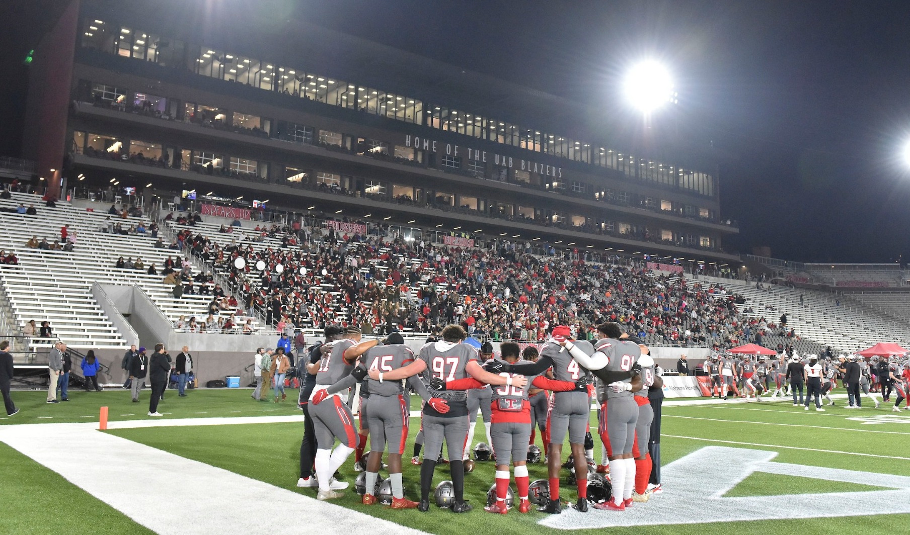 Thompson pulls away in second quarter to win the programs's sixth ...