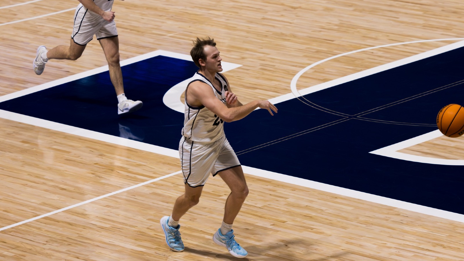 Men's Basketball Moves up to #3 - Trine University