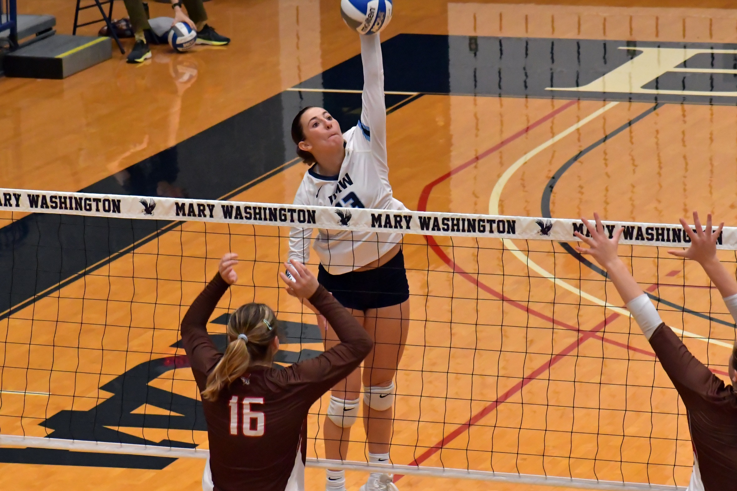 #22 UMW Volleyball Sweeps Lynchburg, 3-0, to Improve to 20-1 ...