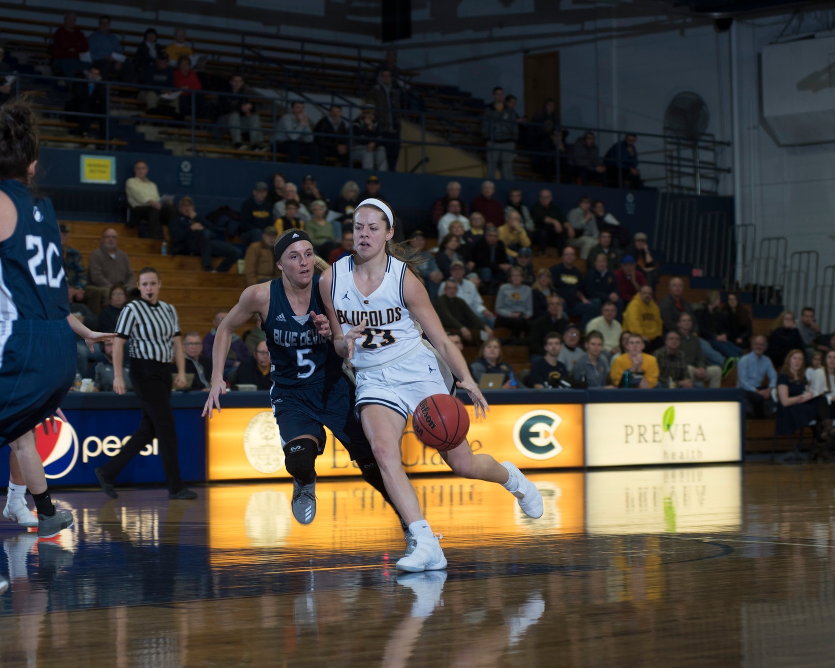 Blugolds overcome late deficit to top No. 17 Wartburg - University of ...