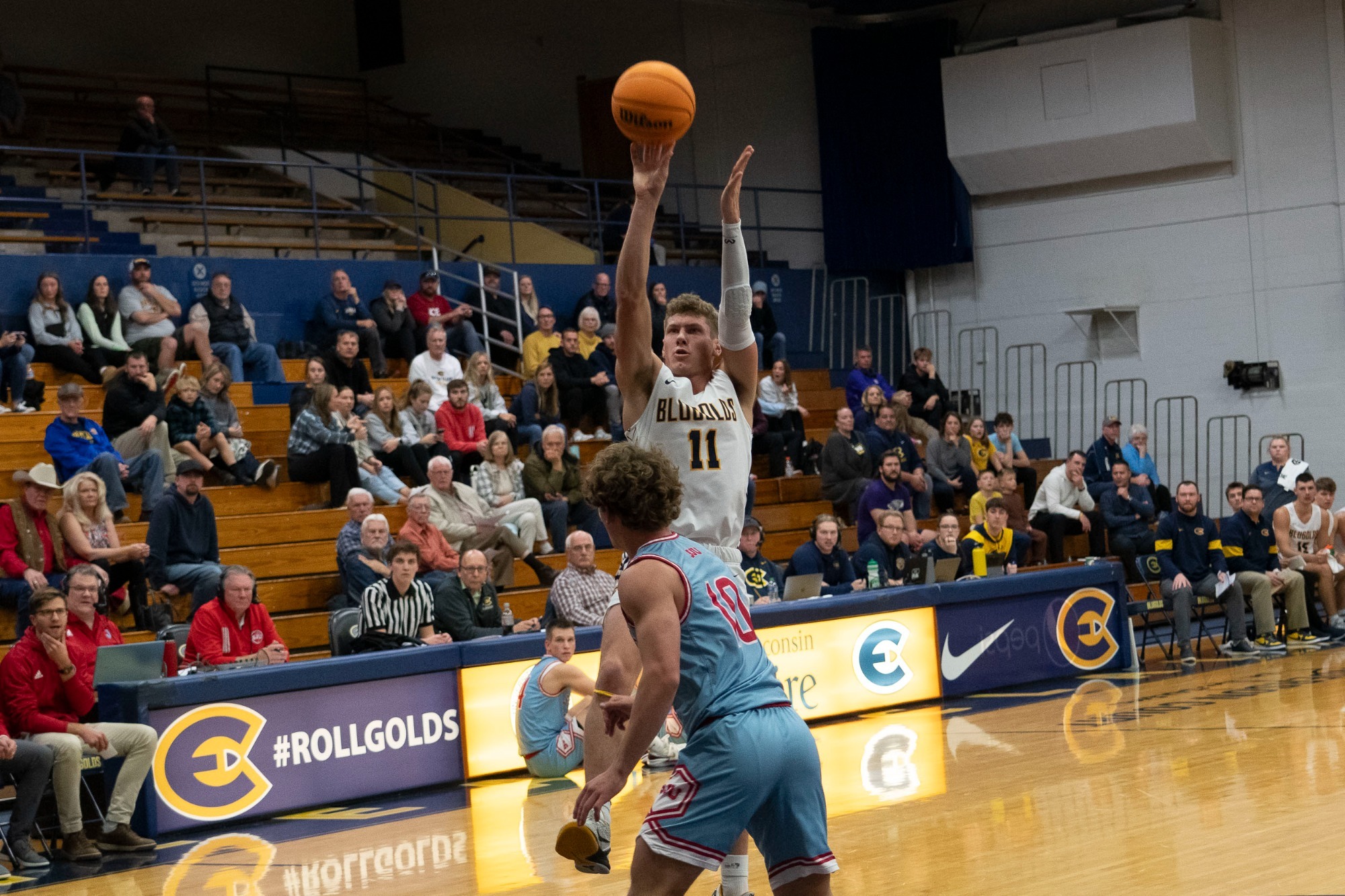 Tebon's 37 points boost Blugolds past Raiders - University of Wisconsin ...