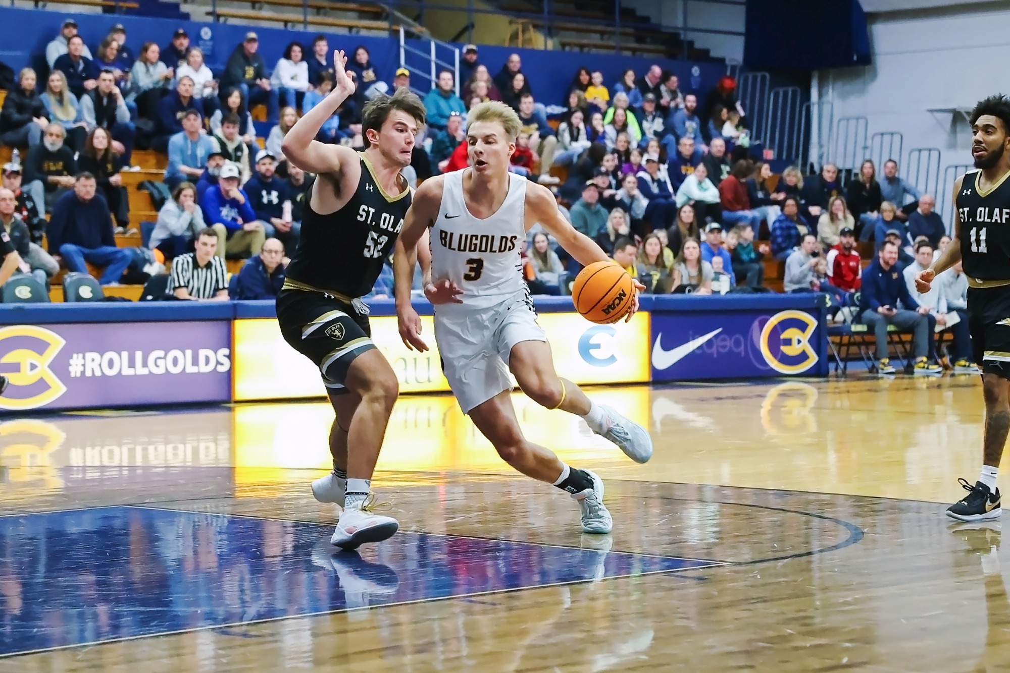Blugolds dominate Oles at home - University of Wisconsin, Eau Claire