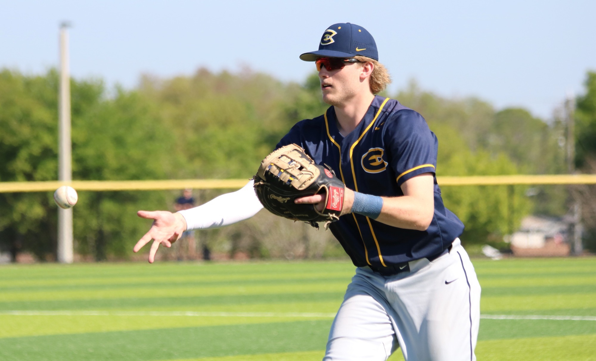 Blugolds come up empty in series finale at UWSP - University of ...