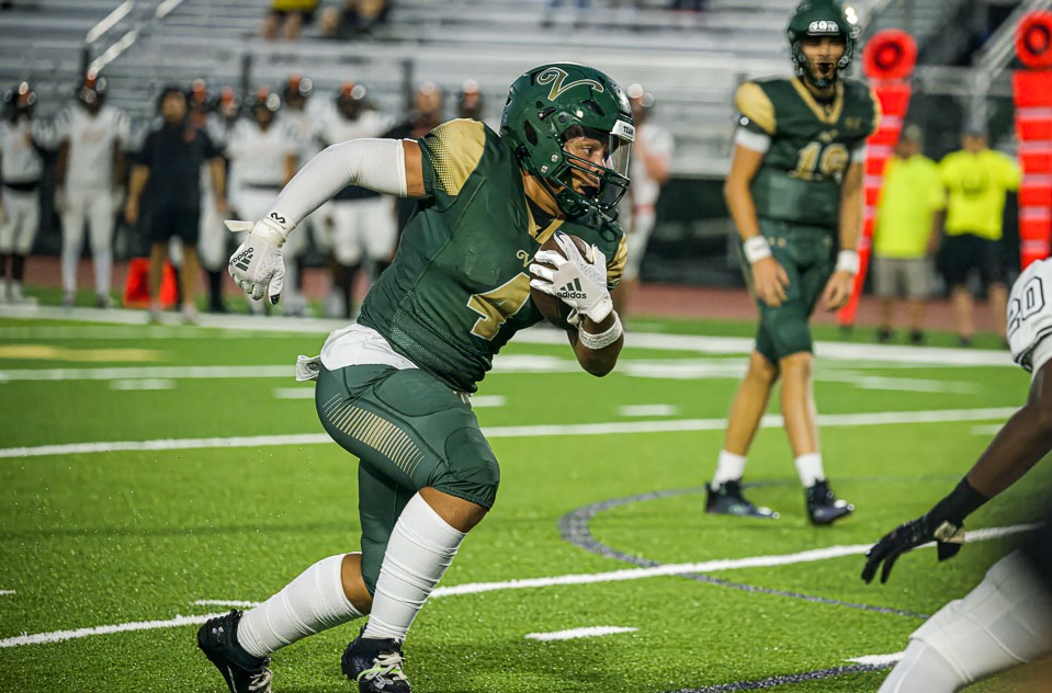 Buffalo Take Down Mount Dora For District Win - VHS Buffalo Athletics